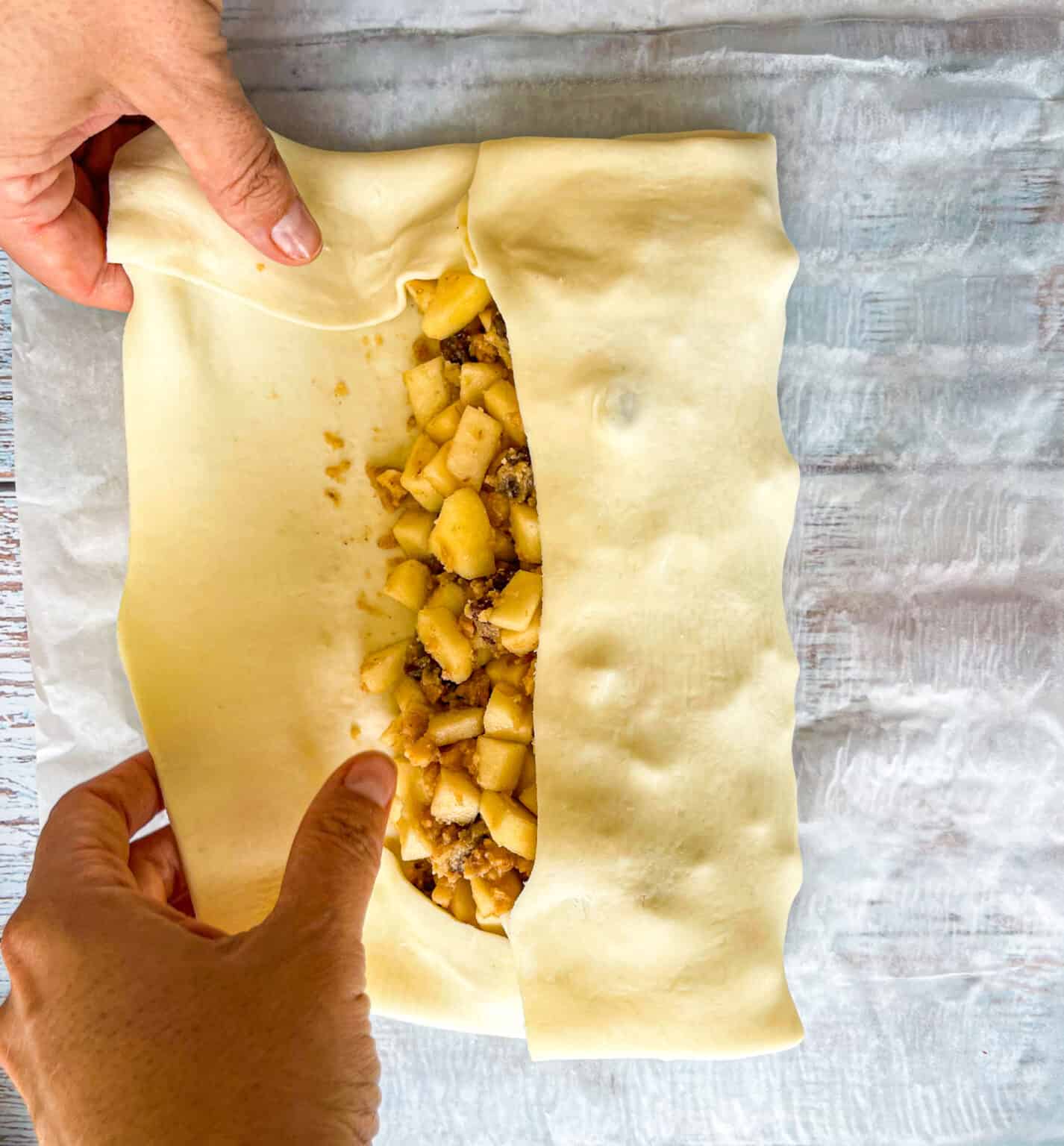 Easy Homemade German Apple Strudel Recipe with Puff Pastry - Weekday ...