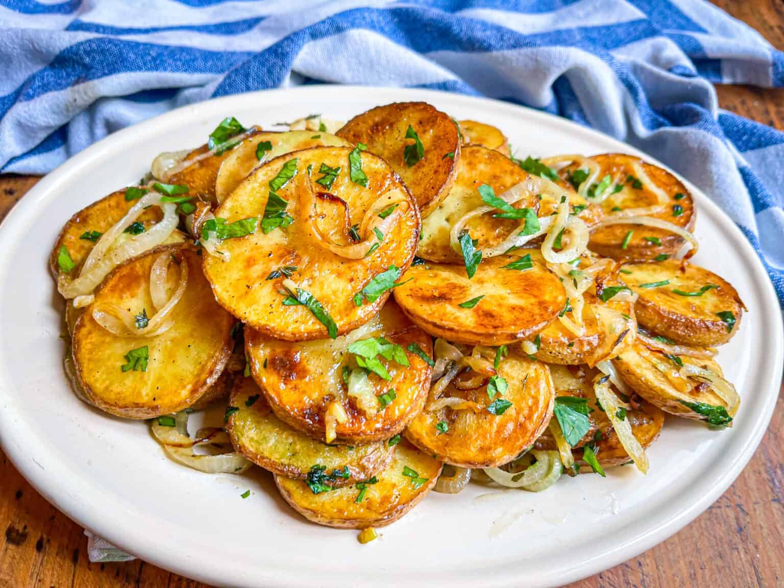 Lyonnaise Potatoes (Fried Potatoes and Onions) - Weekday Pescatarian